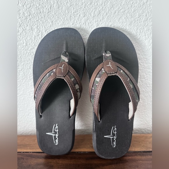 Blue Fin | Shoes | Blue Fin Mens Camo And Brown Flip Flops | Poshmark